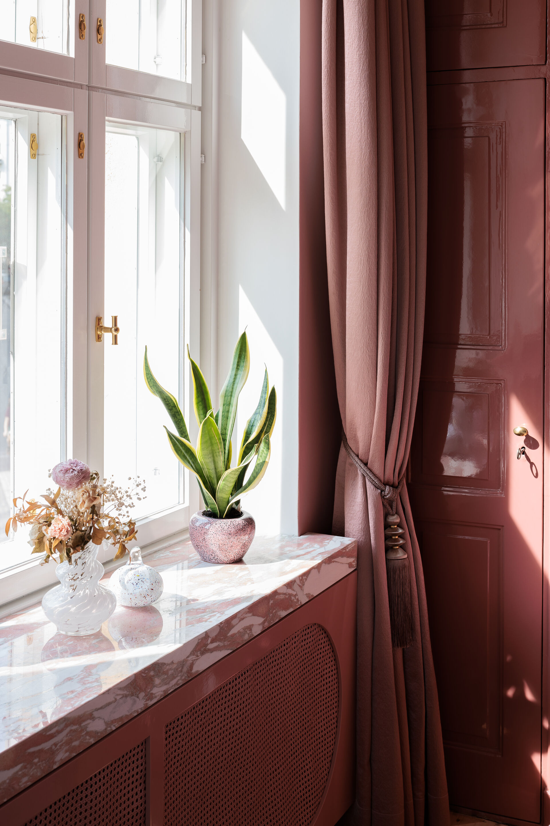 Bold use of paint colours in interior design - Teknos